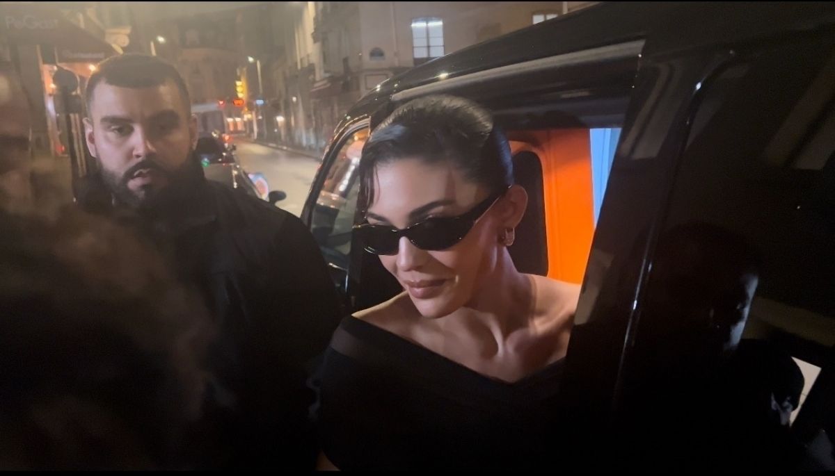 KYLIE JENNER Signs Autographs for Fans at Siena Restaurant in Paris 01 ...