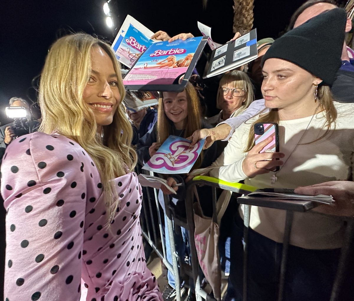 MARGOT ROBBIE Signs Autographs for Fans at Palm Springs International ...