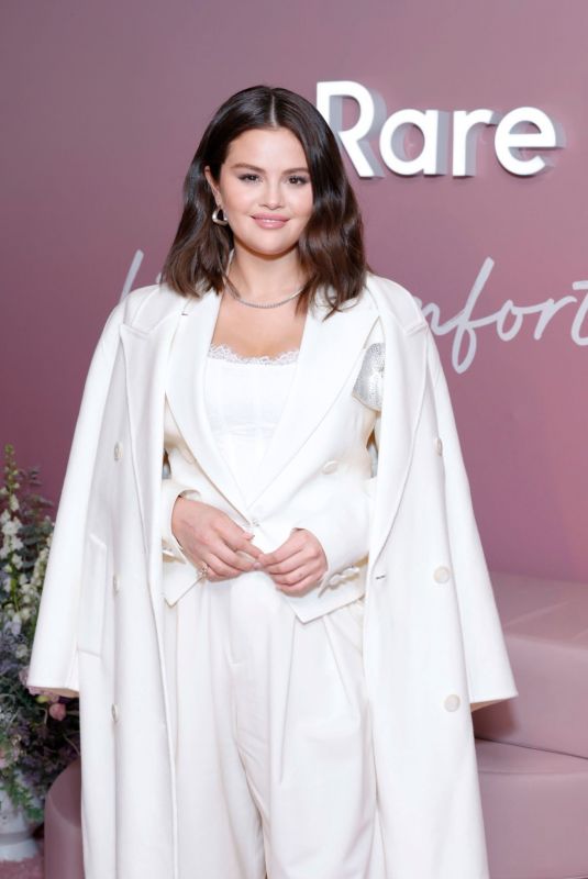 Selena Gomez – HawtCelebs
