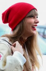 TAYLOR SWIFT Arrives at Kansas City Chiefs vs Buffalo Bills AFC ...