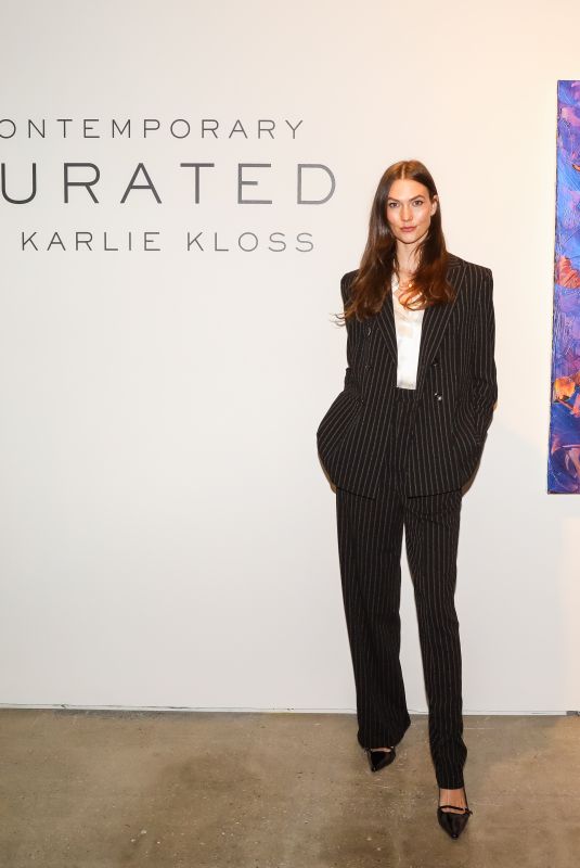 KARLIE KLOSS at Sotheby’s and Karlie Kloss Celebrate Contemporary ...