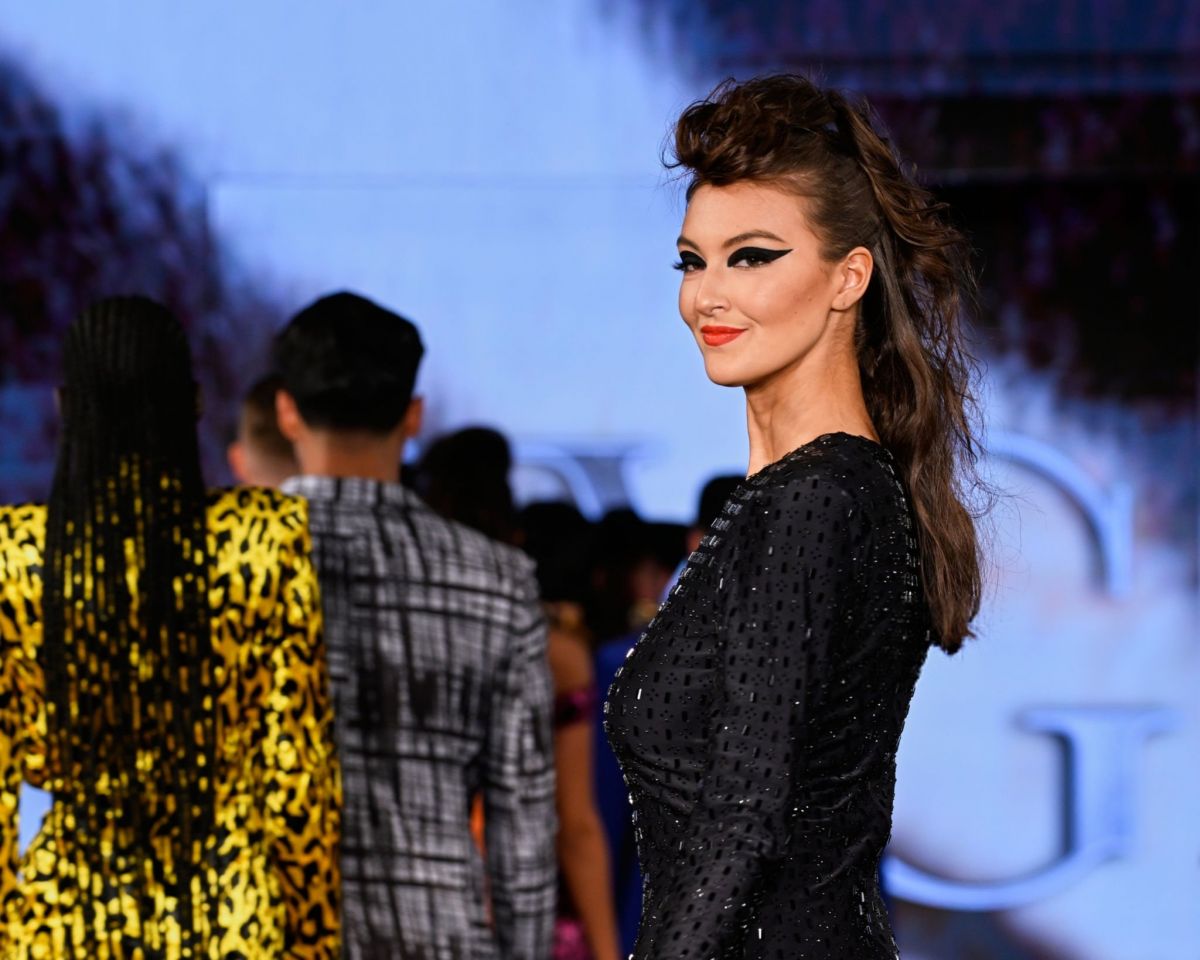 RACHEL PIZZOLATO Walks Runway at Willfredo Gerardo Fashion Show in New ...