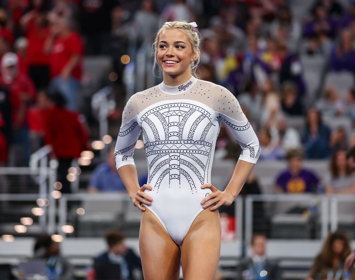 LIVVY DUNNE At 2024 NCAA Gymnastics Championship In Fort Worth 04 20