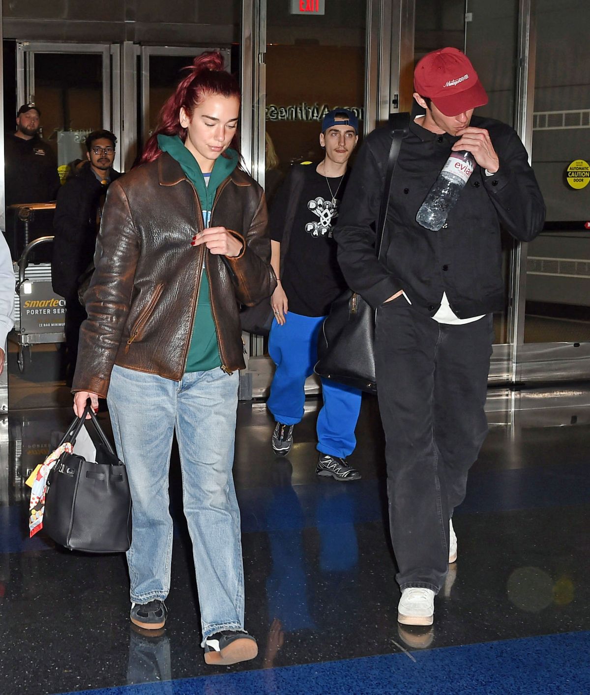 DUA LIPA Catches Early Morning Flight Out of New York 05/08/2024 ...