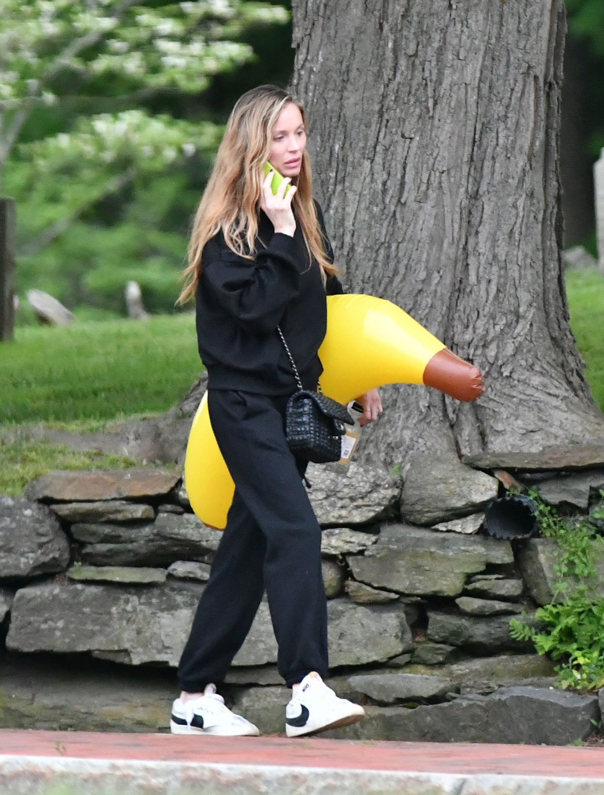GEORGINA CHAPMAN Out and About in New York 05/18/2024 – HawtCelebs