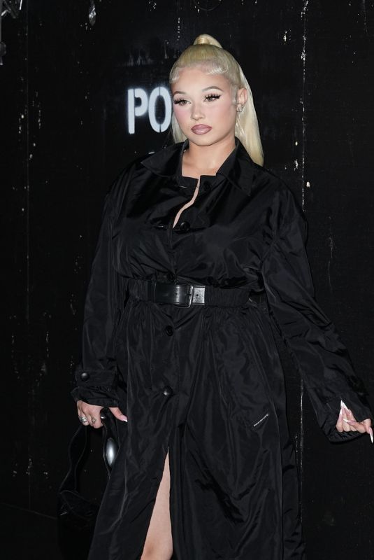 ALABAMA BARKER at Alexander Wang Runway Show in New York 06/05/2024 ...