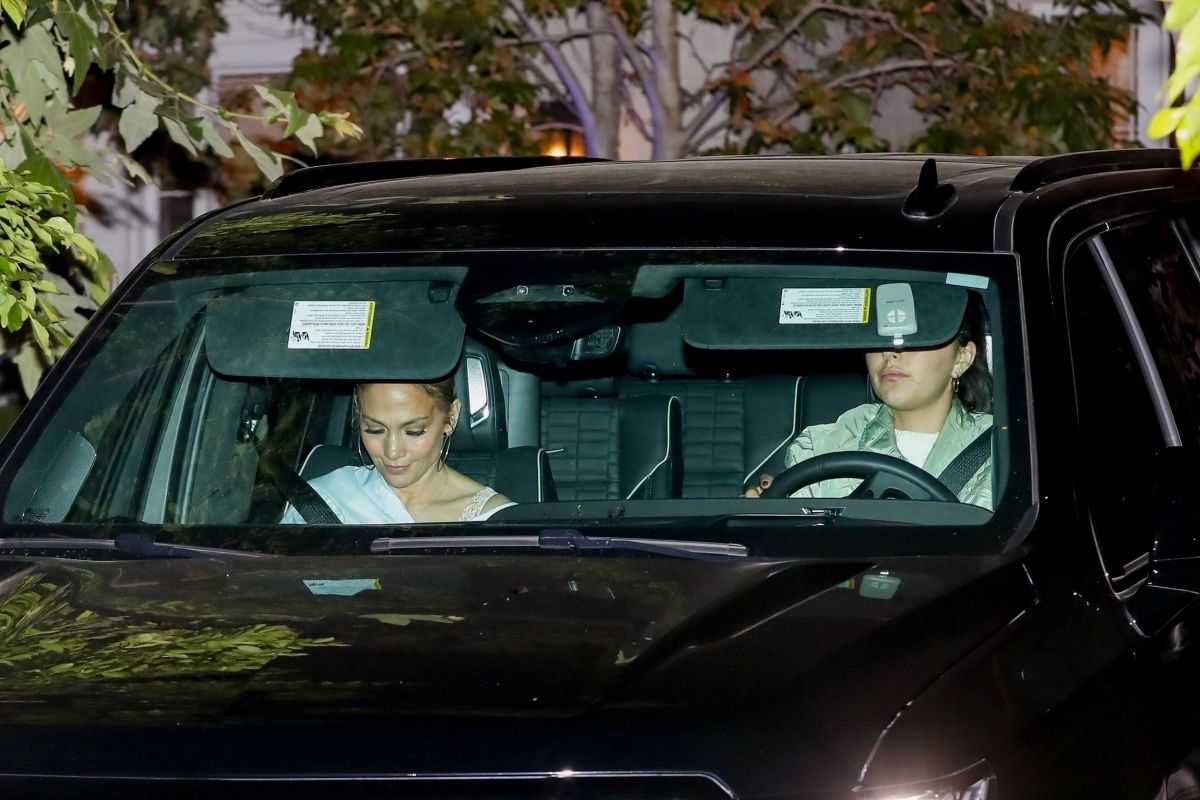 JENNIFER LOPEZ Leaves Ben Affleck’s Home in Brentwood 06/13/2024 ...