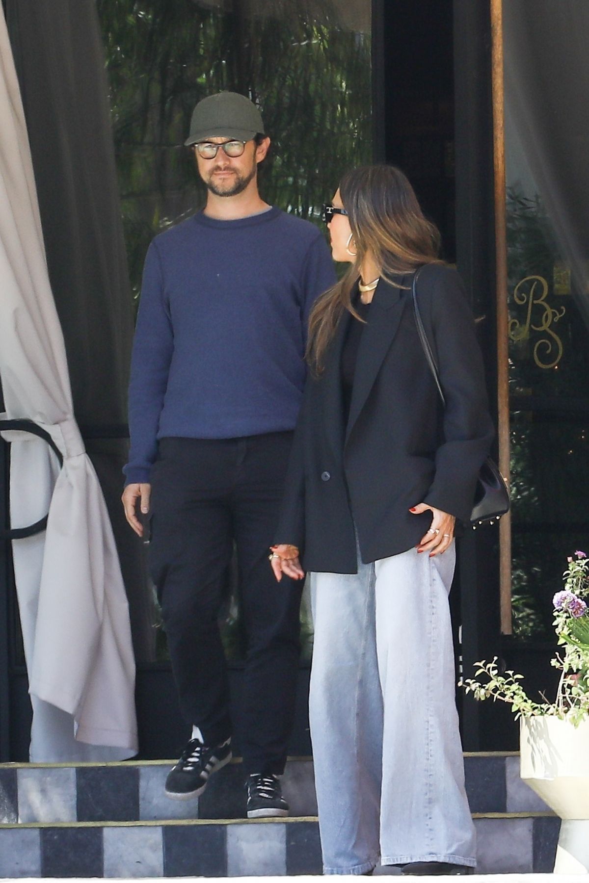 JESSICA ALBA and Joseph Gordon-Levitt Grab Lunch at Bird Street ...