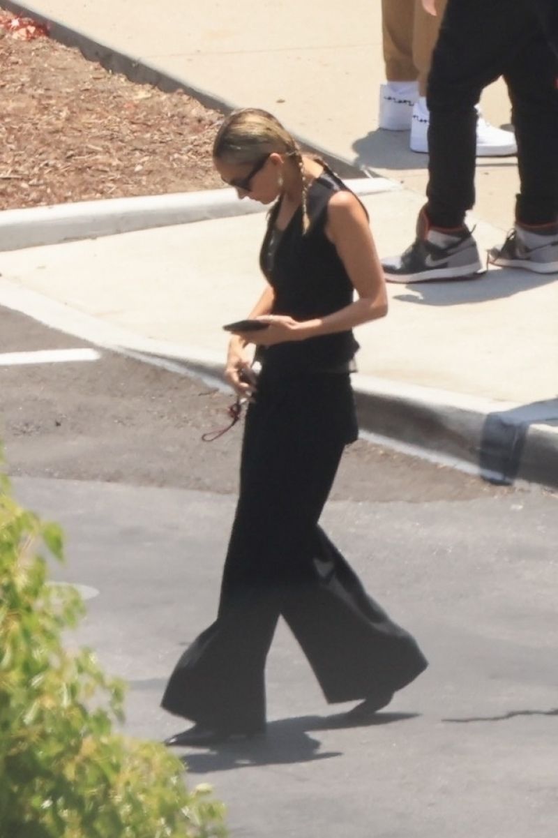 NICOLE RICHIE Leaves Her Son Sparrow’s Sixth Grade Graduation Ceremony ...