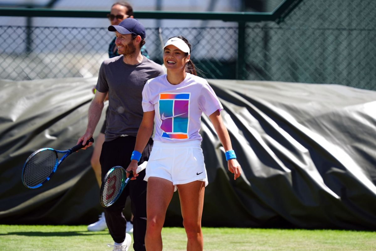 emma-raducanu-at-training-session-at-wimbledon-2024-in-london-07-04