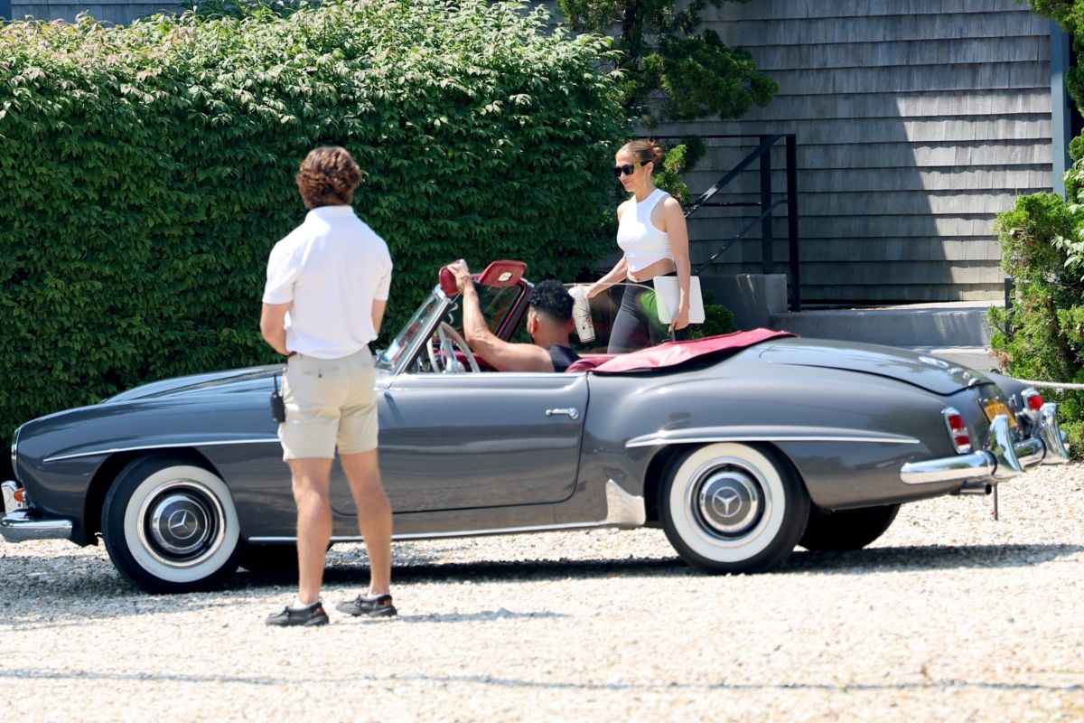 JENNIFER LOPEZ Leaves Equinox Gym in The Hamptons 07/14/2024 – HawtCelebs