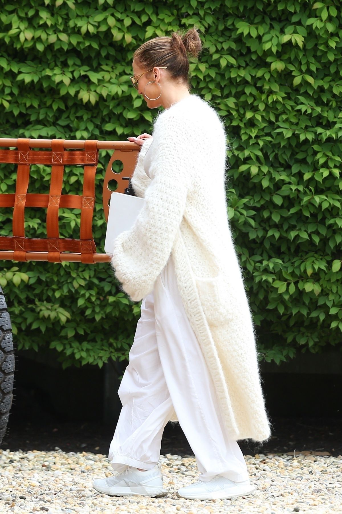 JENNIFER LOPEZ Leaves Equinox Gym in The Hamptons 07/22/2024 – HawtCelebs
