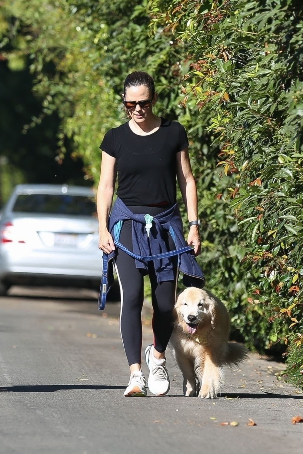 JENNIFER GARNER Out with a Friend and Their Dogs in Brentwood 08/14 ...