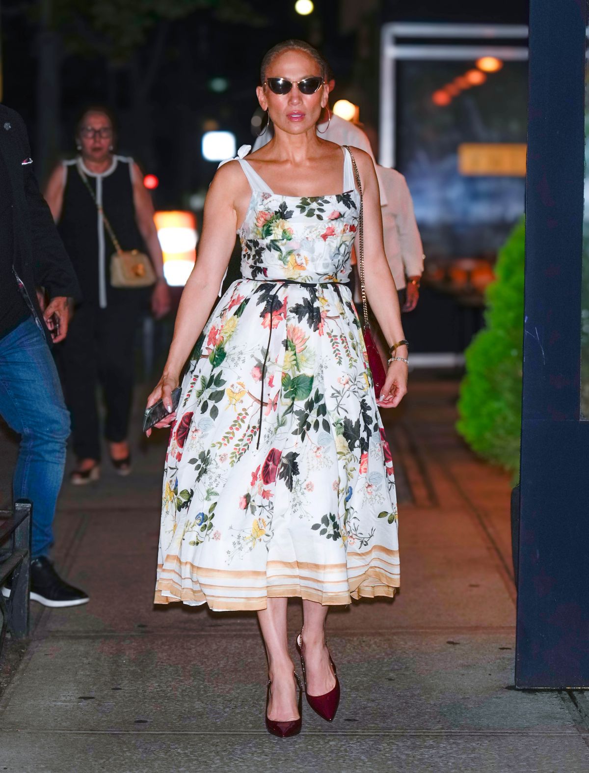 JENNIFER LOPEZ Arrives at Preview Showing of Cats in New York 08/02 ...