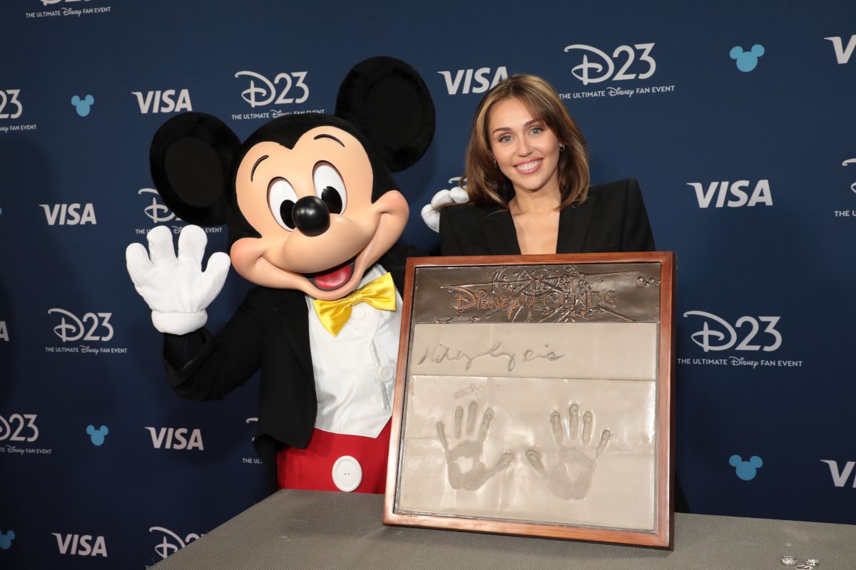 MILEY CYRUS at Disney Legends Awards Ceremony at Honda Center in ...