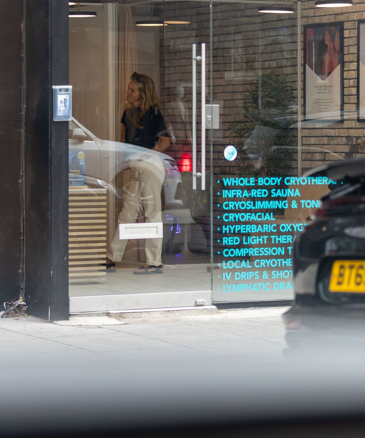 CAT DEELEY Visiting Cryotherapy in London 09/07/2024 – HawtCelebs