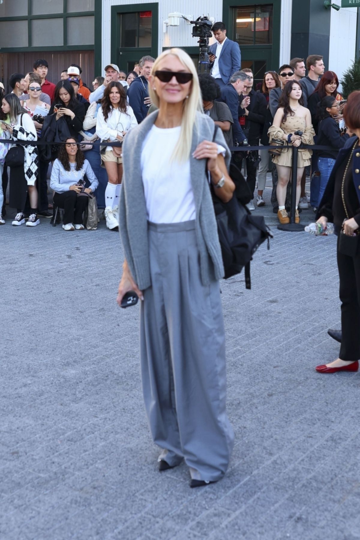 ZANNA ROBERTS RASSI Arrives at Tommy Hilfiger Fsahion Show in New York ...