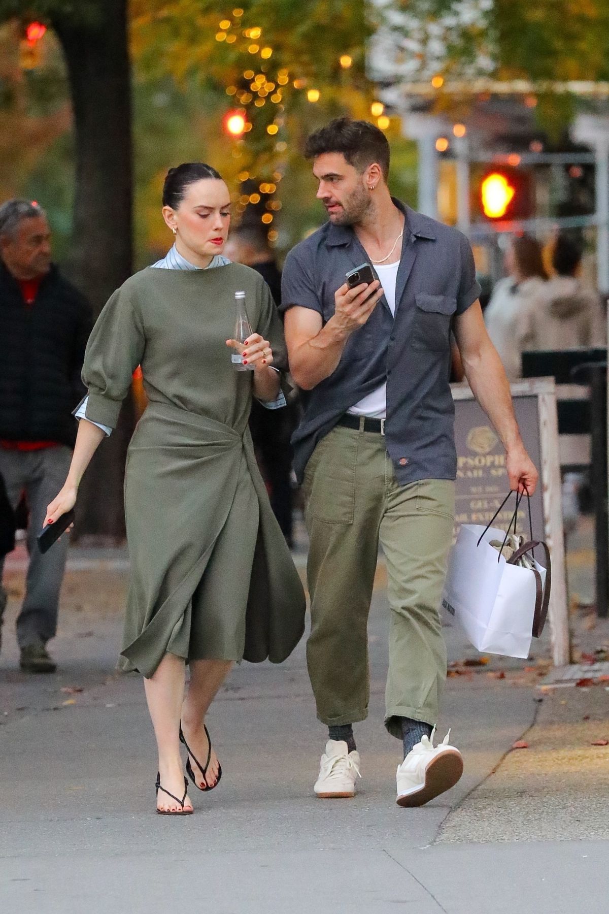 DIASY RIDLEY Heading to a Nail Salon in New York 10/27/2024 – HawtCelebs
