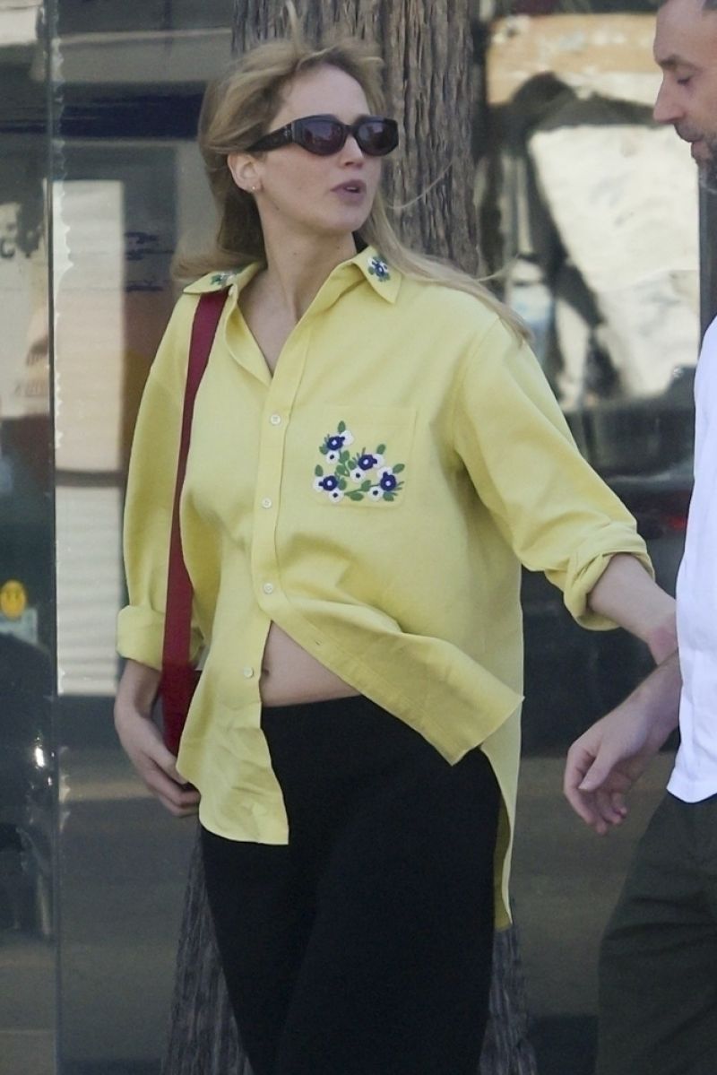 JENNIFER LAWRENCE Shares a Sweet PDA Moment with Cooke Maroney in ...
