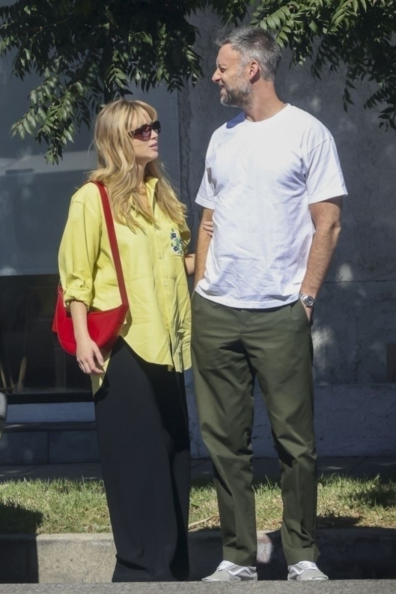 JENNIFER LAWRENCE Shares a Sweet PDA Moment with Cooke Maroney in ...