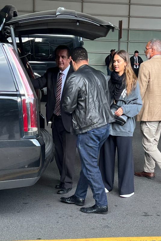 JESSICA ALBA and Her Family Arrives in Washington D.C.10/05/2024 ...