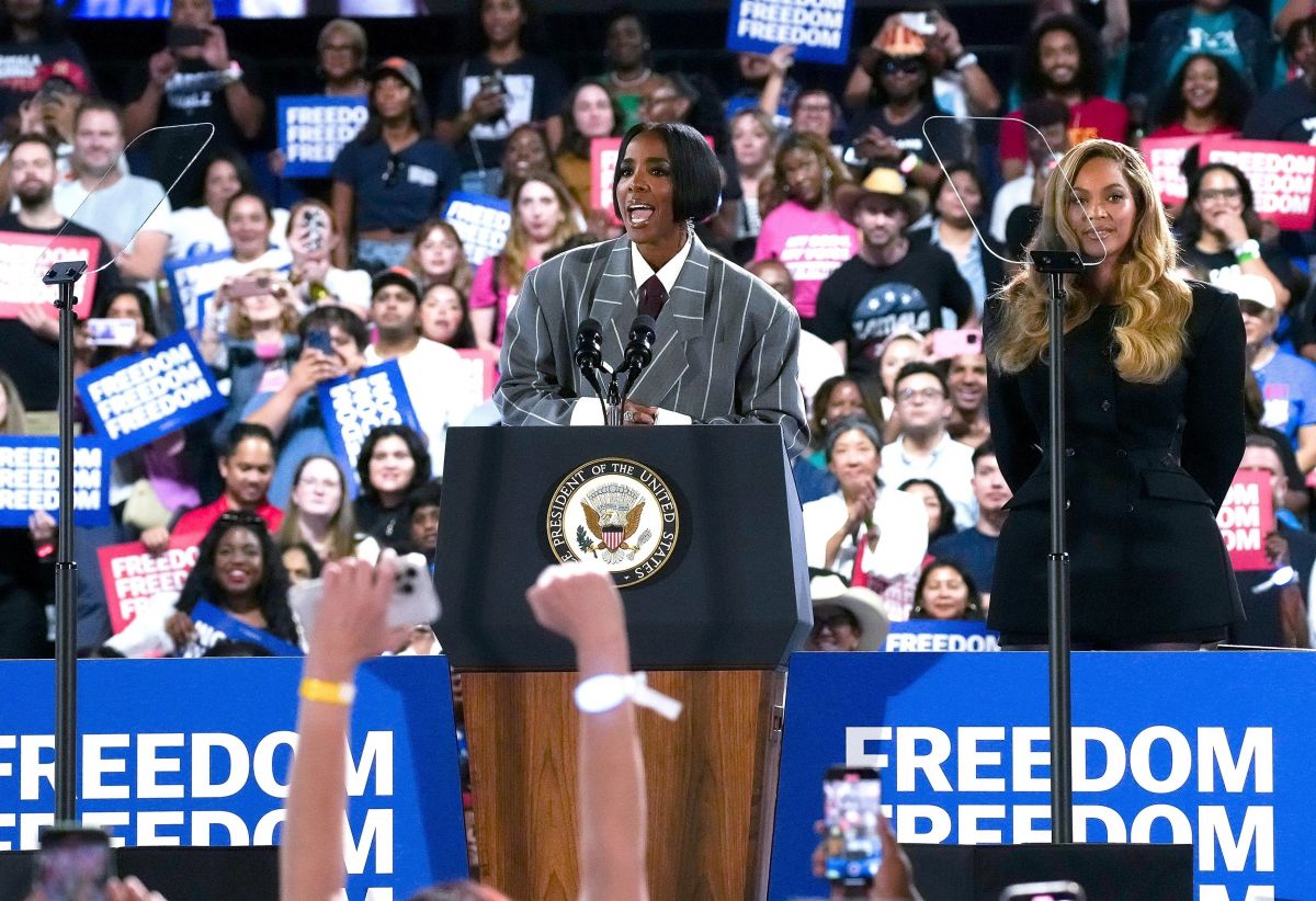 KELLY ROWLAND at a Campaign Rally in Support of US Vice President at ...