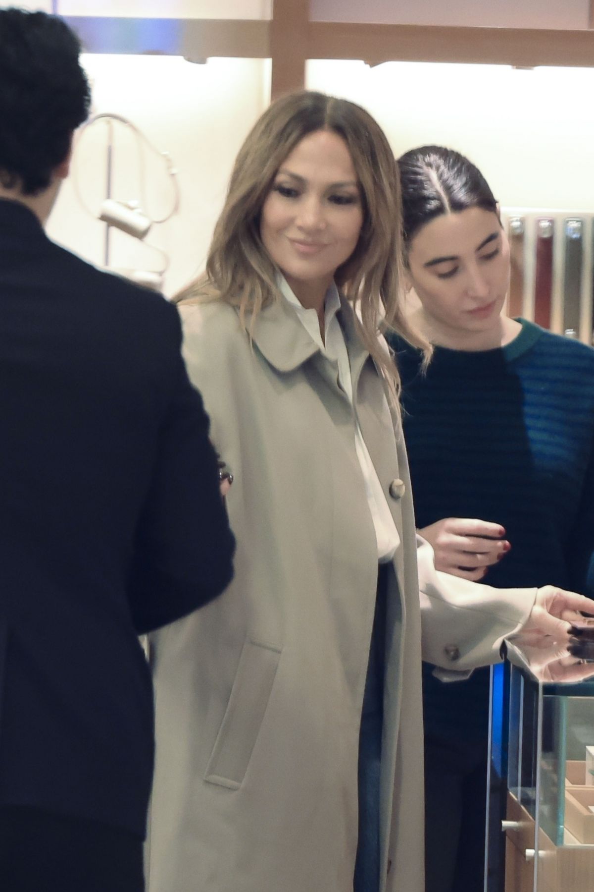 JENNIFER LOPEZ Shopping at Polo Ralph Lauren 11/29/2024 – HawtCelebs