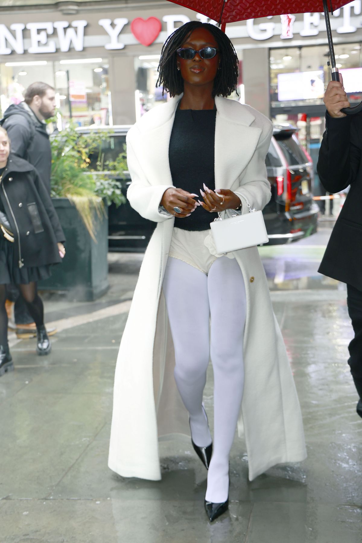 JODIE TURNER-SMITH Out ana About in New York City 11/26/2024 – HawtCelebs