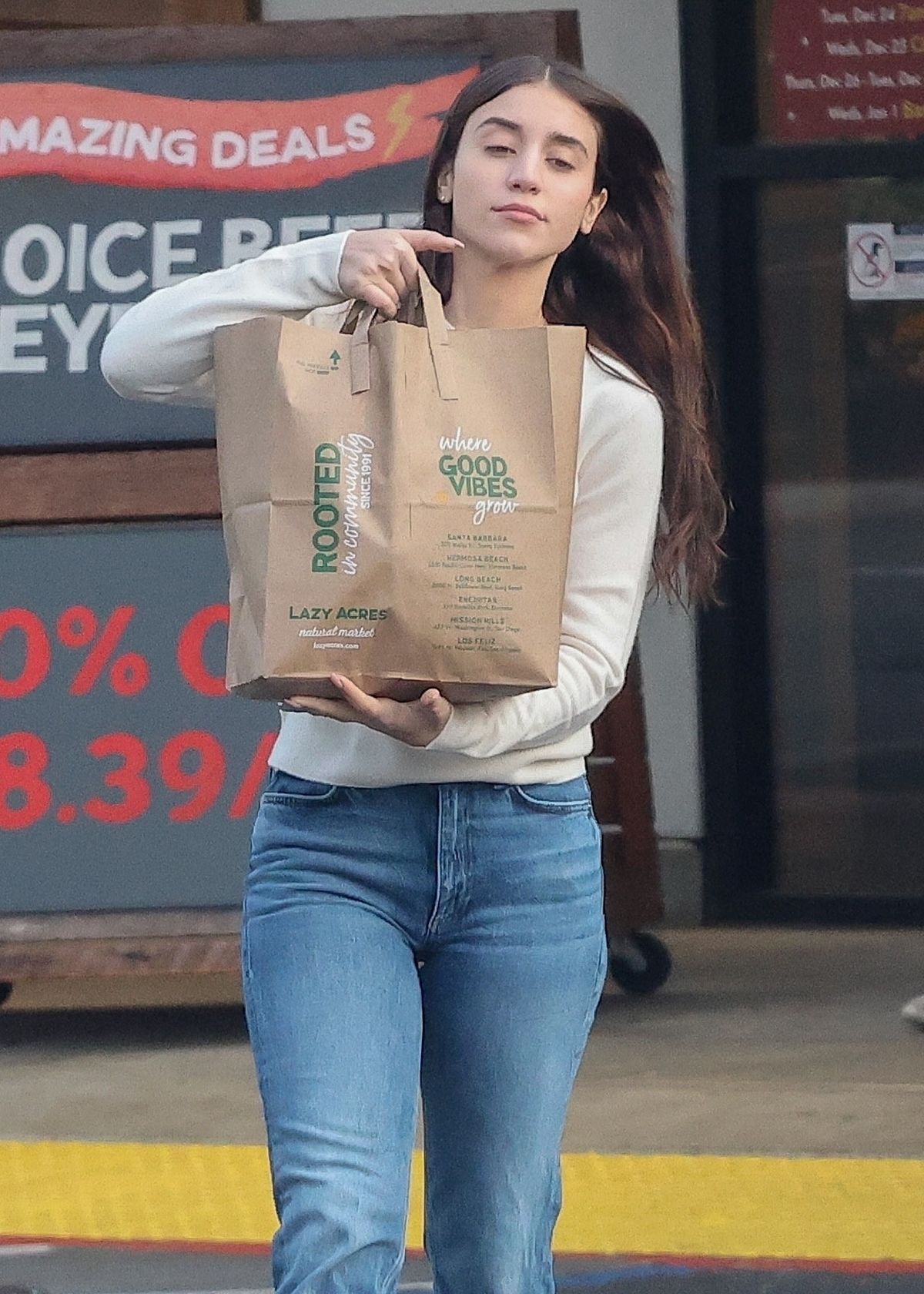 CAYLEE COWAN and Casey Affleck Out on Grocery Shopping at Lazy Acres in ...