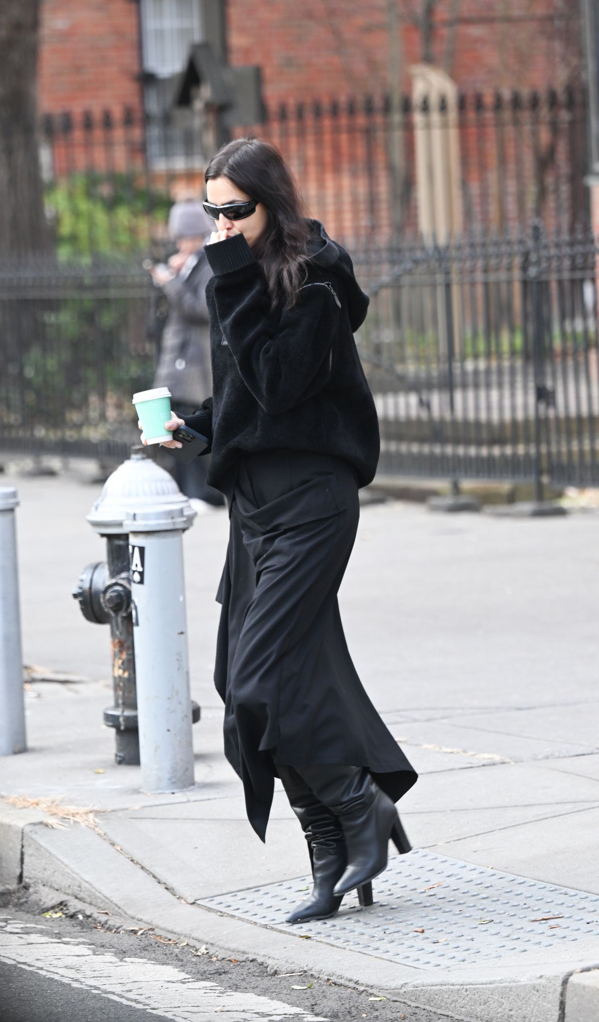 IRINA SHAYK Out on a Morning Walk in New York City 12/09/2024 – HawtCelebs