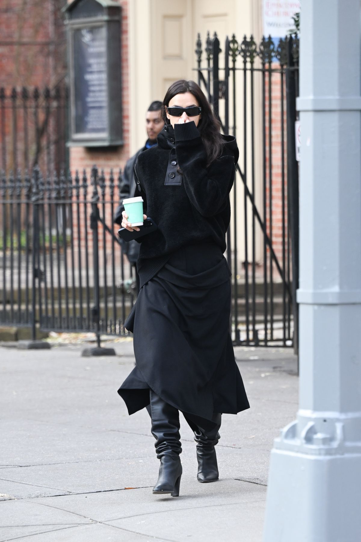 IRINA SHAYK Out on a Morning Walk in New York City 12/09/2024 – HawtCelebs