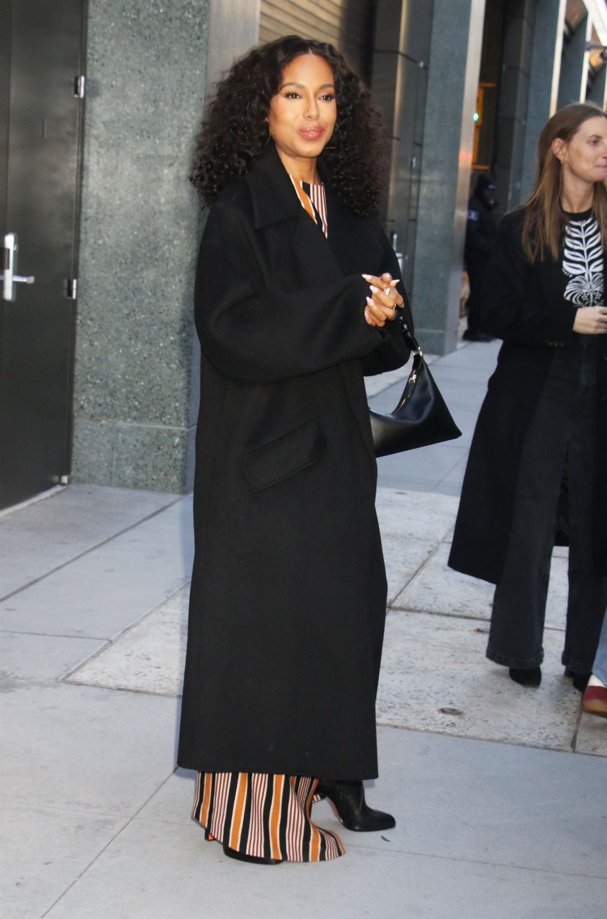 KERRY WASHINGTON Leaves The View in New York 12/18/2024 – HawtCelebs