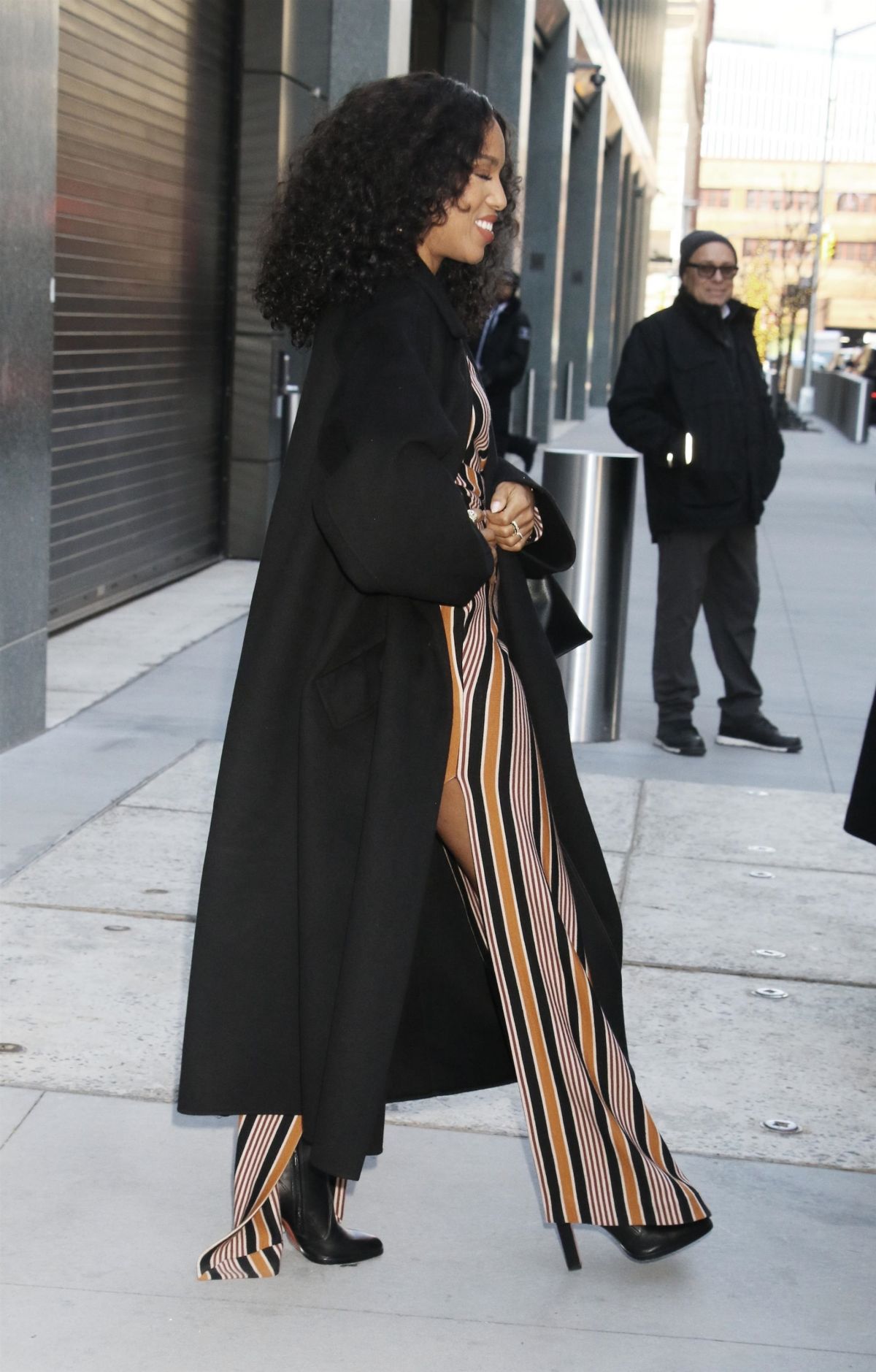 KERRY WASHINGTON Leaves The View in New York 12/18/2024 – HawtCelebs