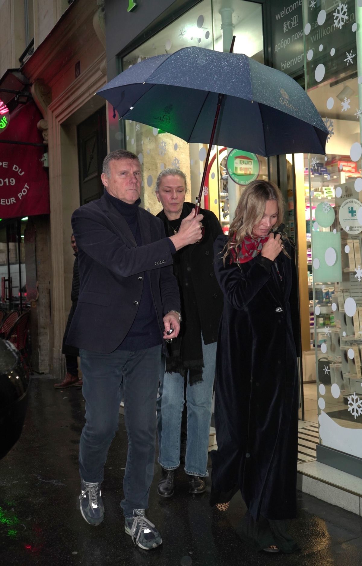 KATE MOSS Stopping at a Pharmacy Near Her Hotel in Paris 01/25/2025 ...
