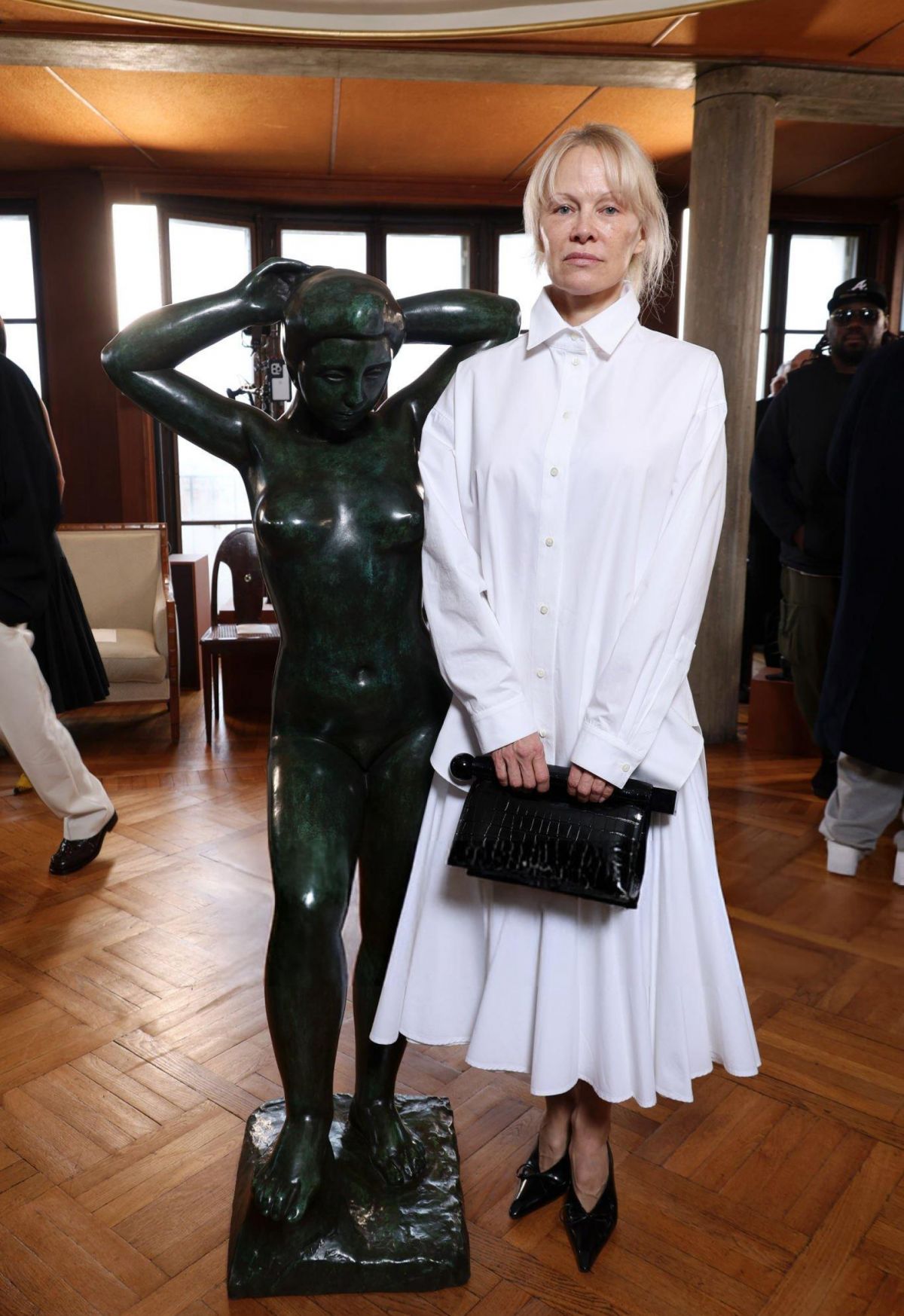 PAMELA ANDERSON at Jacquemus Menswear Fall-Winter 2025/2026 Show at ...
