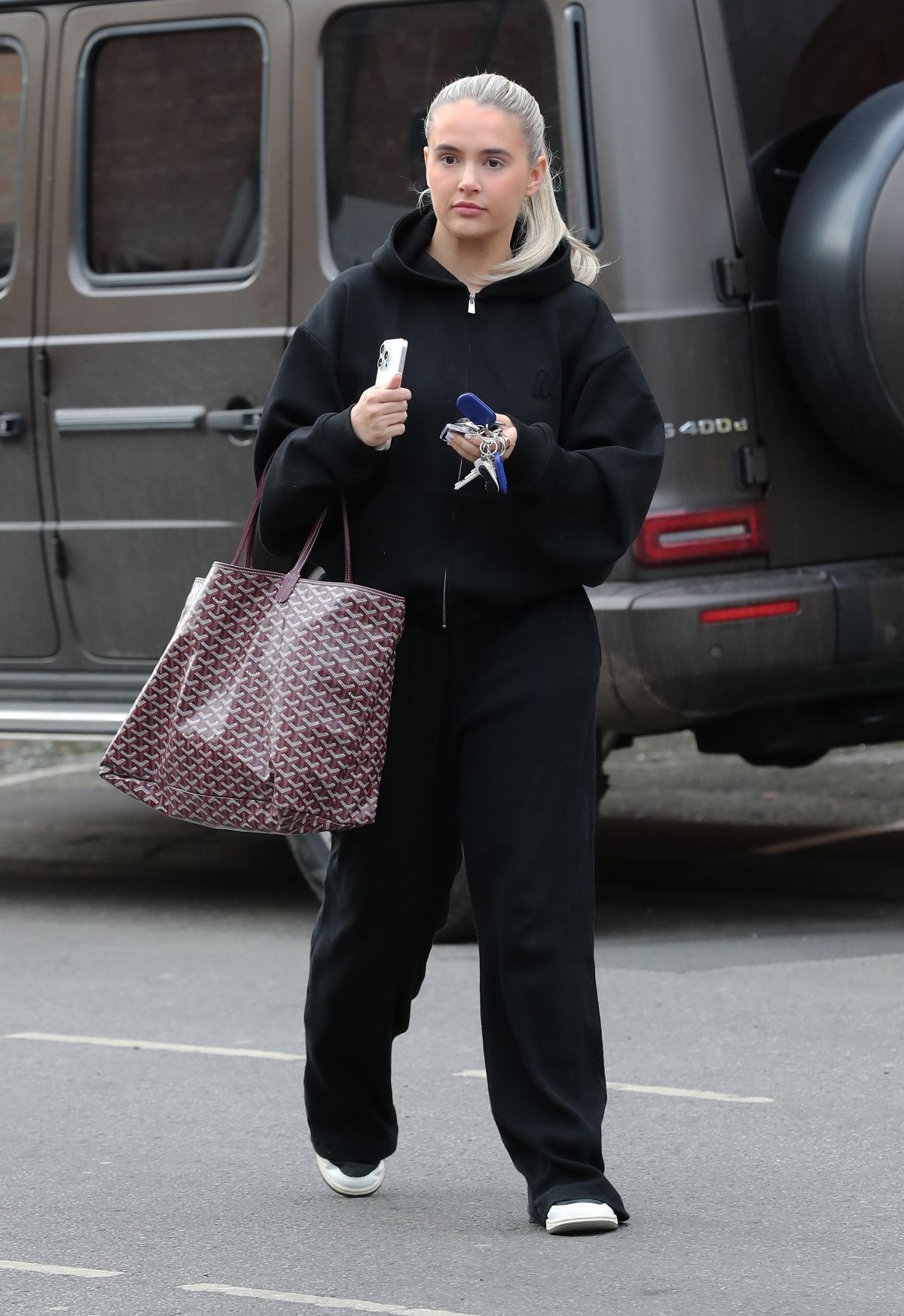 MOLLY MAE HAGUE Dumping Her Mercedes G-Wagon in a Loading Bay Near Her ...