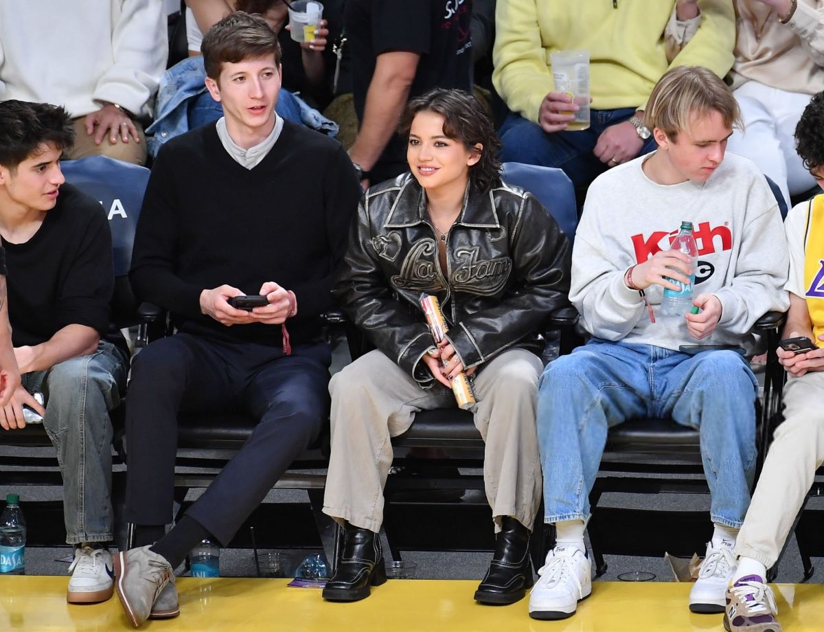 ISABELA MERCED at NBA Game Between L.A. Lakers and Chicago Bulls in Los ...