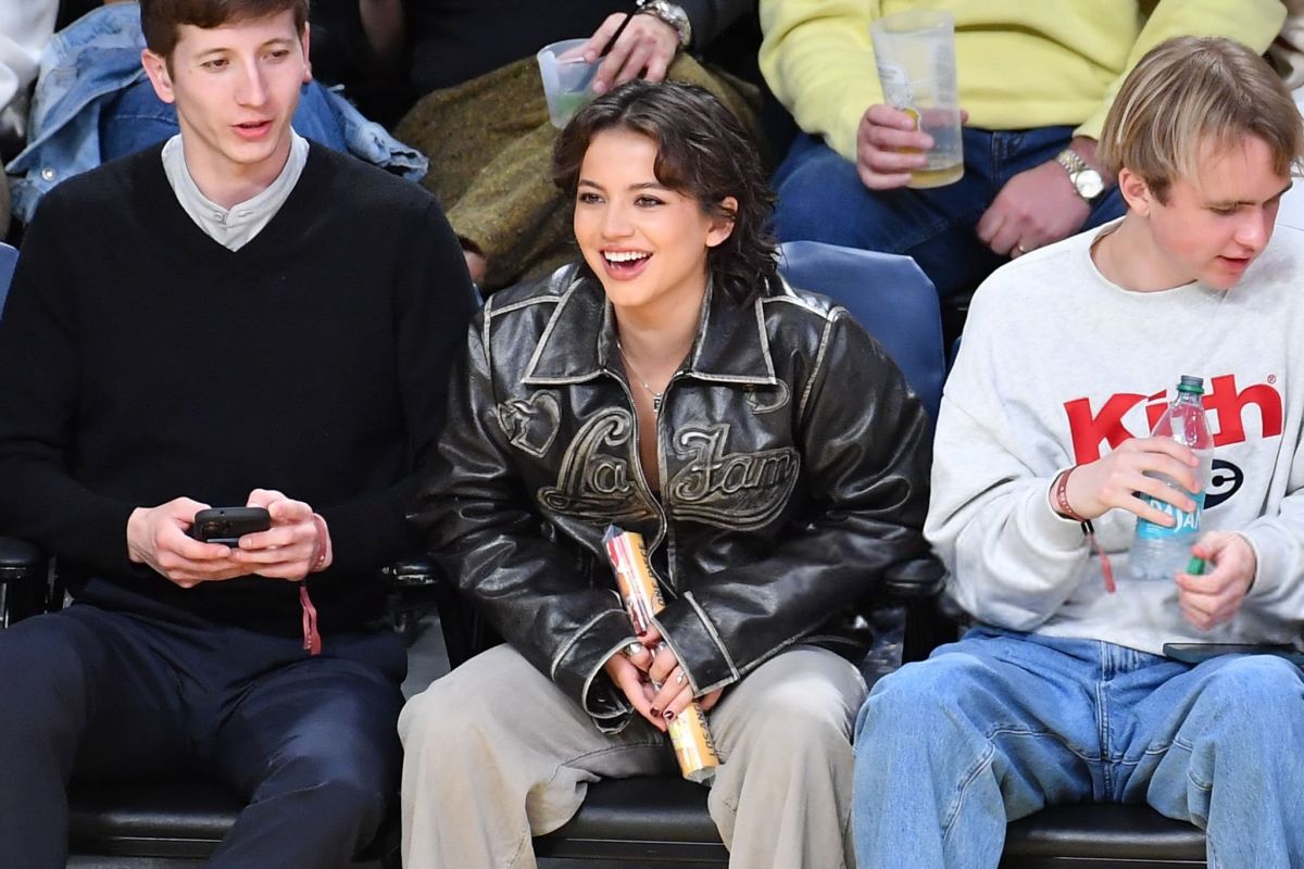 ISABELA MERCED at NBA Game Between L.A. Lakers and Chicago Bulls in Los ...