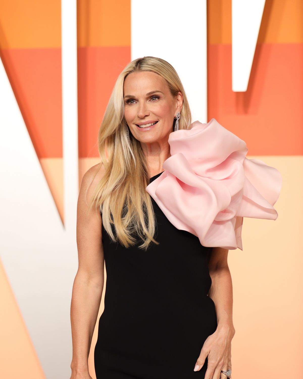 MOLLY SIMS at 2025 Vanity Fair Oscar Party in Beverly Hills 03/02/2025 ...