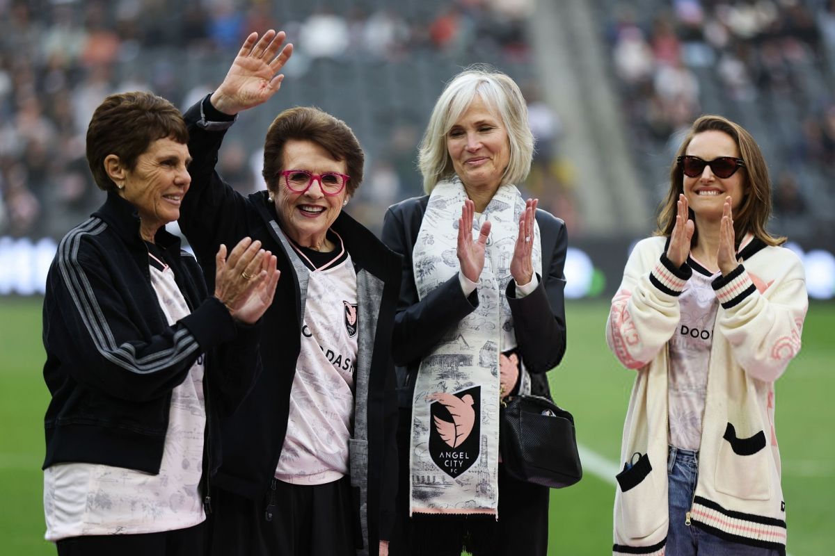NATALIE PORTMAN at NWSL Match Between Angel City FC and Seattle Reign ...