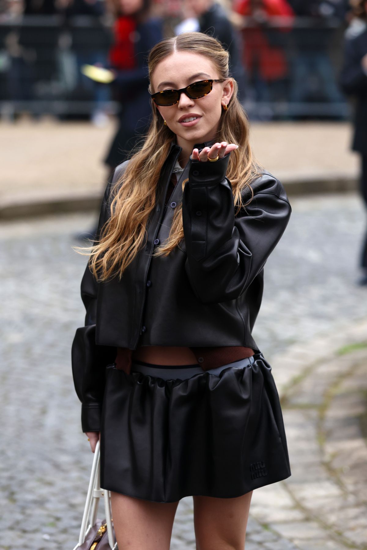 SYDNEY SWEENEY Arrives at Miu Miu Fall/Winter 2025-2026 Show at Paris ...