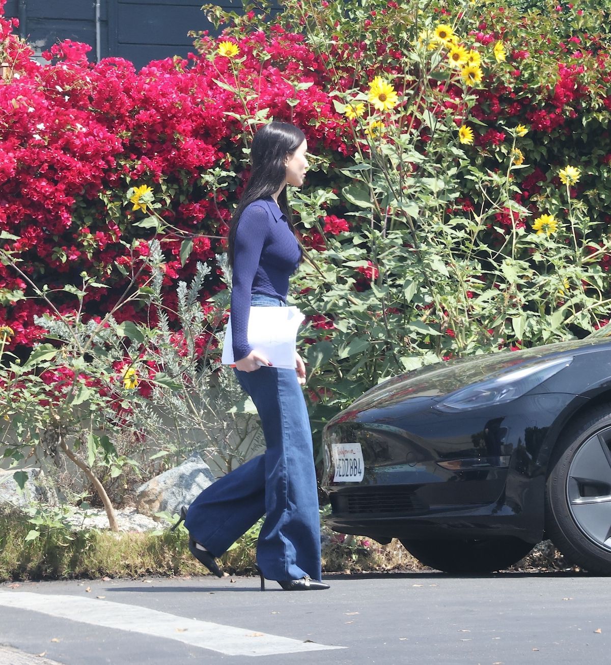 CAYLEE SOWAN Leaves a Business Meeting in Los Angeles 04/26/2025 ...