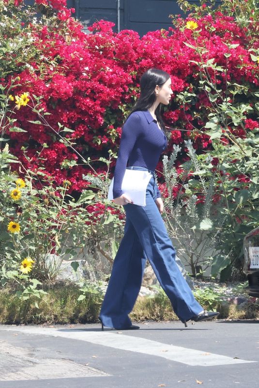 CAYLEE SOWAN Leaves a Business Meeting in Los Angeles 04/26/2025 ...