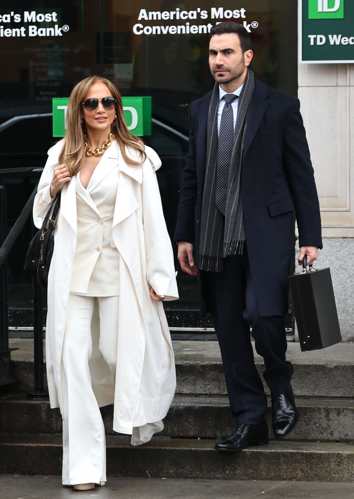 JENNIFER LOPEZ Films Scenes for Office Romance with Bradley Whitford ...