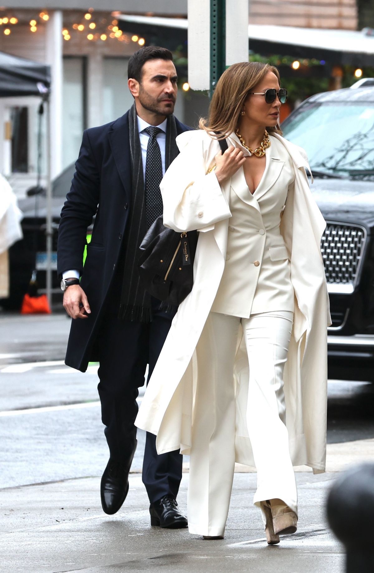 JENNIFER LOPEZ Films Scenes for Office Romance with Bradley Whitford ...
