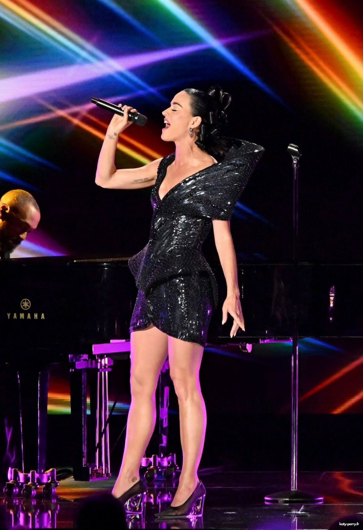 KATY PERRY Performs at 11th Breakthrough Prize Ceremony in Santa Monica ...