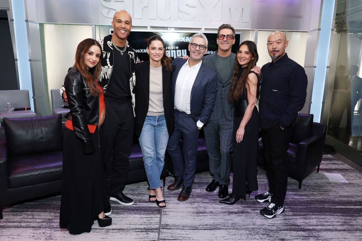 OLIVIA MUNN at SiriusXM’s Town Hall with Cast of Your Friends ...