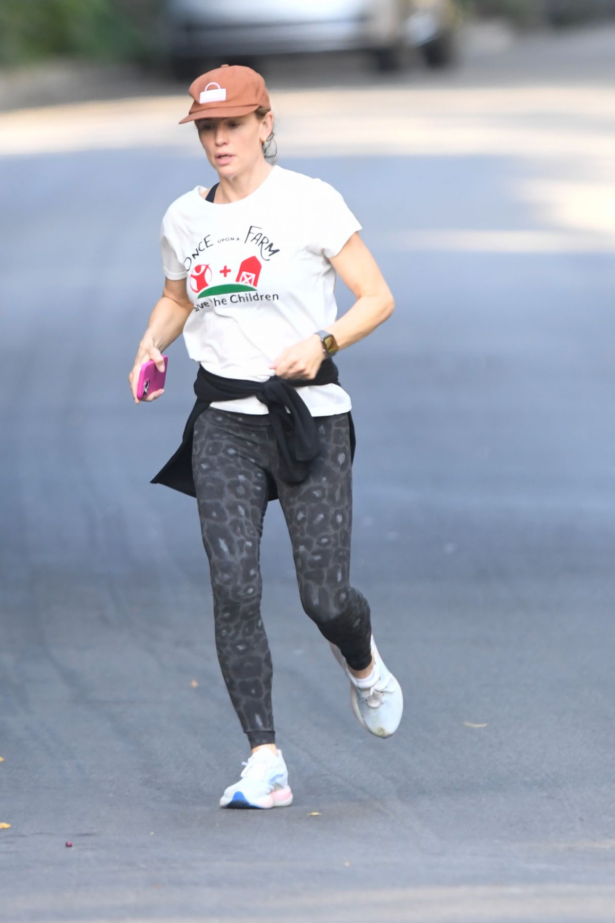JENNIFER GARNER Out for a Run in Los Angeles 05/20/2025 – HawtCelebs