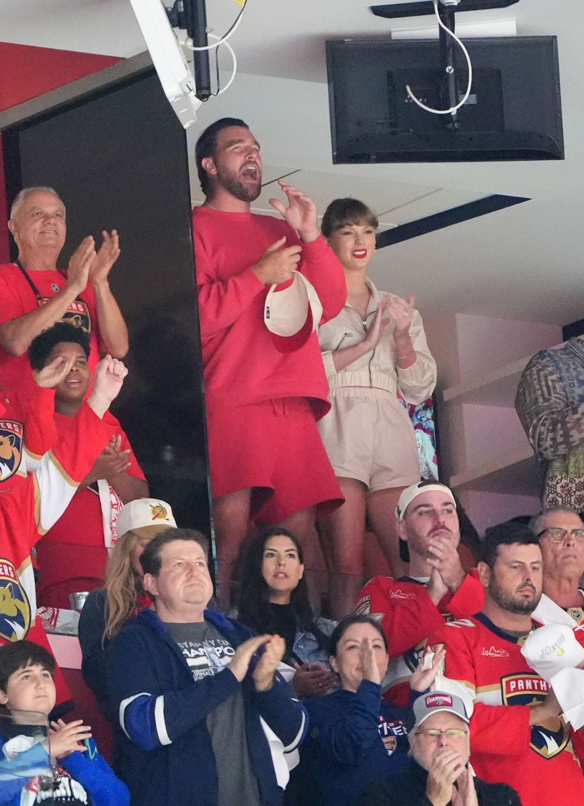 TAYLOR SWIFT and Travis Kelce at Game Four of Stanley Cup Final at ...