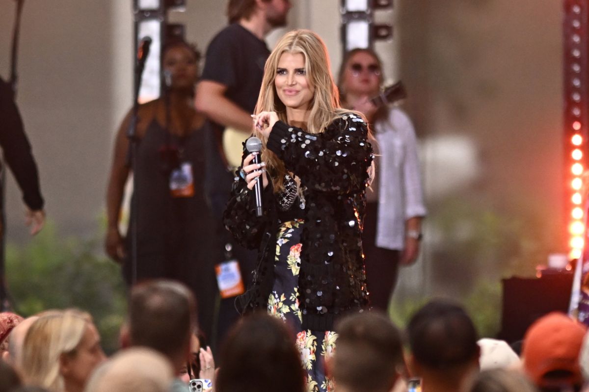 JESSICA SIMPSON Performs at Today TV Show Citi Concert Series in New ...